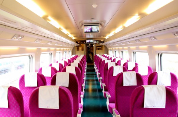 [포토 8컷] SRT 내부 모습과 승무원 유니폼 보니···`KTX와 비슷하면서도 달라` : 부산의 대표 정론지, 국제신문