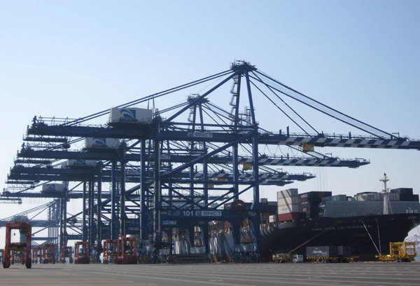 부산신항 아시아 첫 `수직 자동화터미널`(BNCT) 오픈 : 부산의 대표 정론지, 국제신문