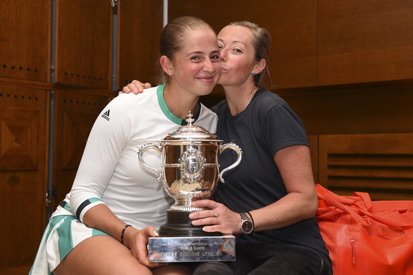 프랑스오픈 테니스 여자단식 우승 오스타펜코는 누구...아버지 축구, 어머니 테니스 선수 출신 라트비아 20세 신예 : 부산의 ...