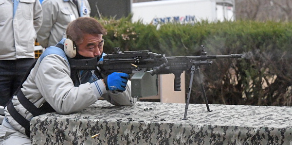 軍 M60 기관총 국산 K16으로 바꾼다…SNT모티브가 개발 : 국제신문